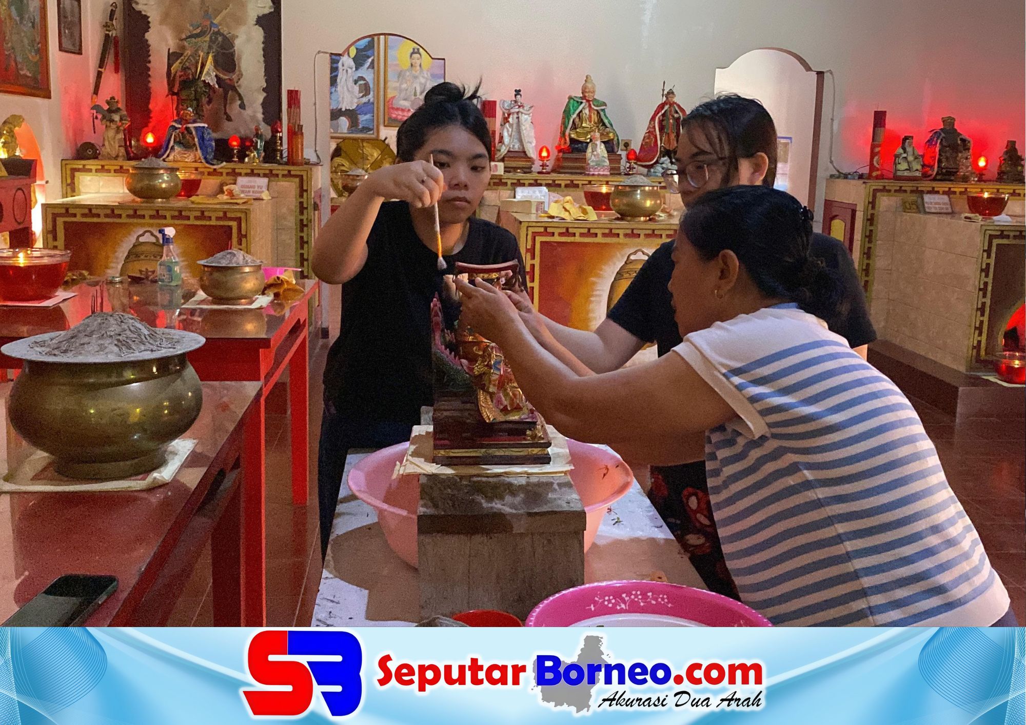 Umat Konghucu Kotim Bersihkan Rupang di Kelenteng